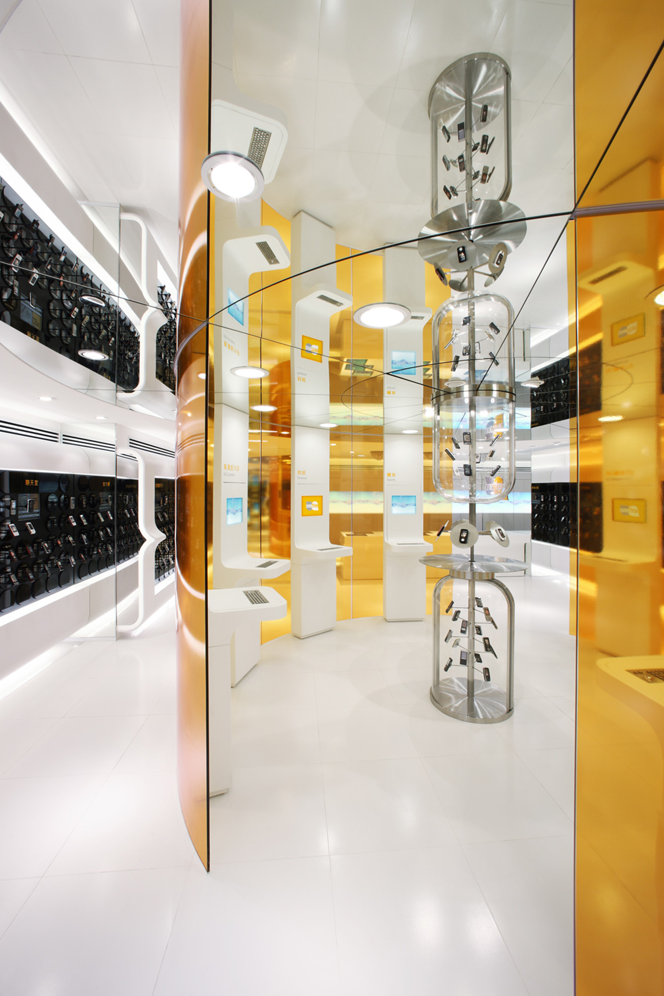 ONE2FREE FLAGSHIP STORE | CURIOSITY