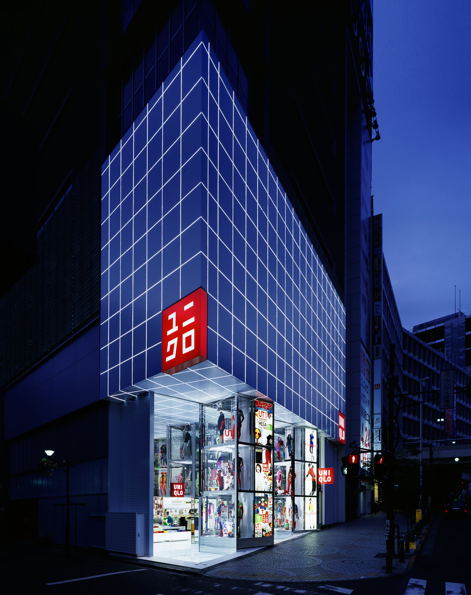 UNIQLO MEGASTORE | CURIOSITY