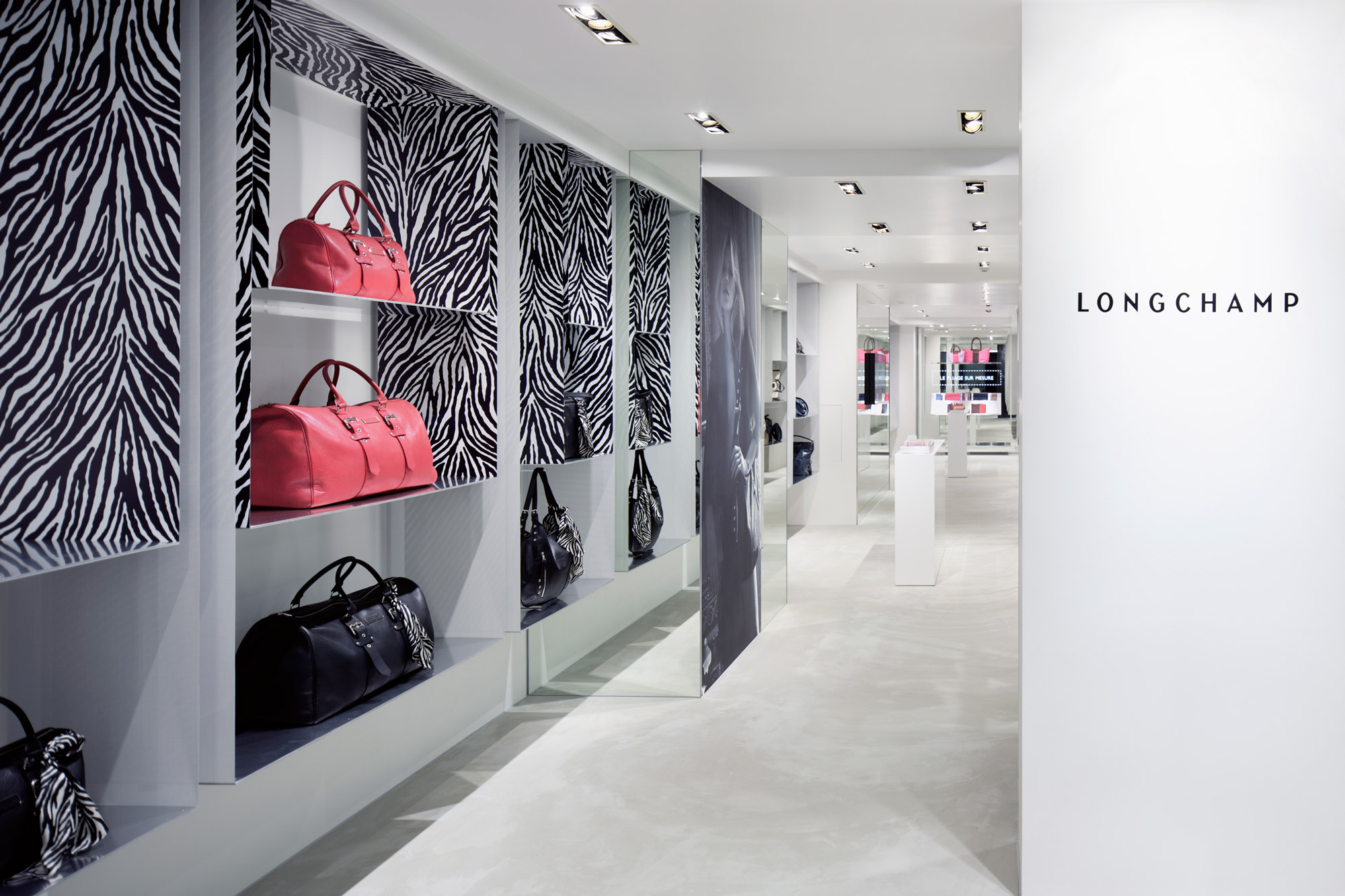 LONGCHAMP “FLASH” STORE | CURIOSITY