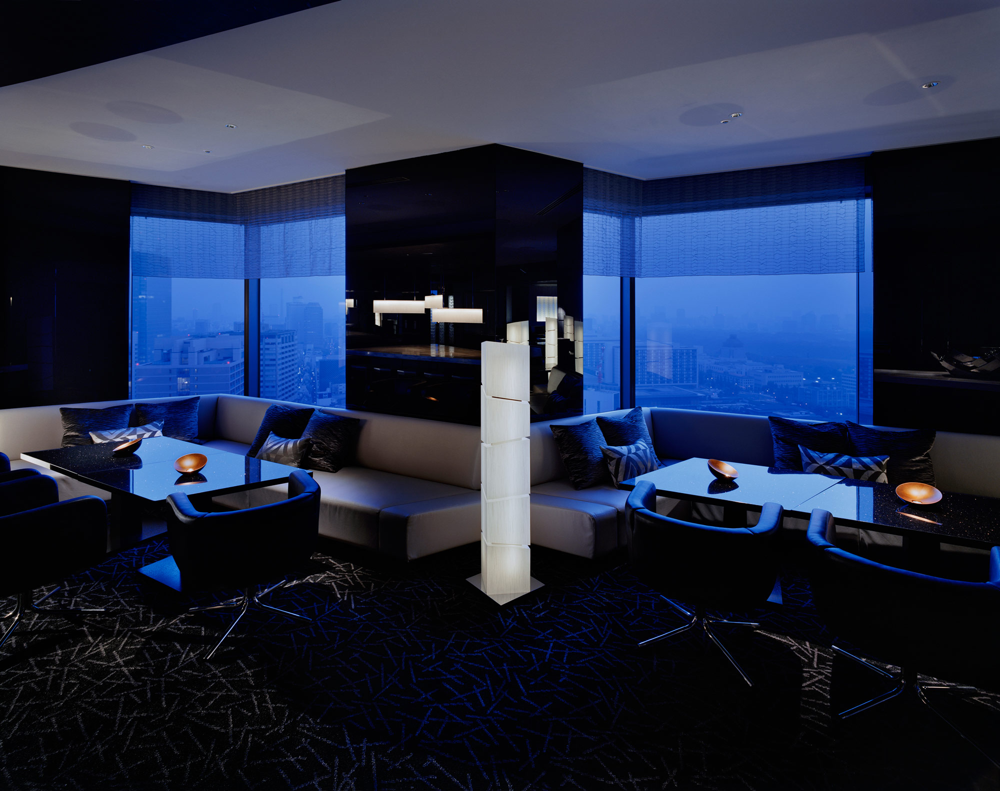 MIXX BAR & LOUNGE | CURIOSITY