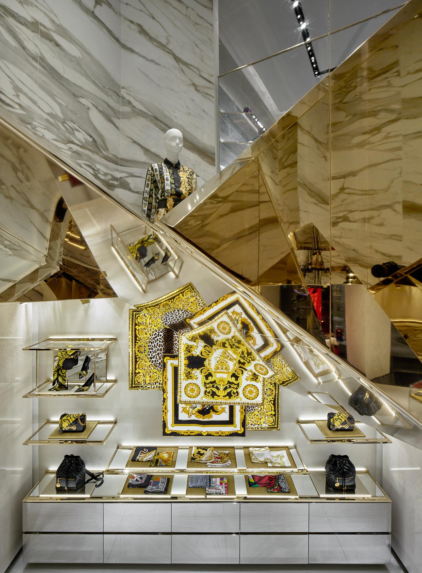 VERSACE MUNICH | CURIOSITY