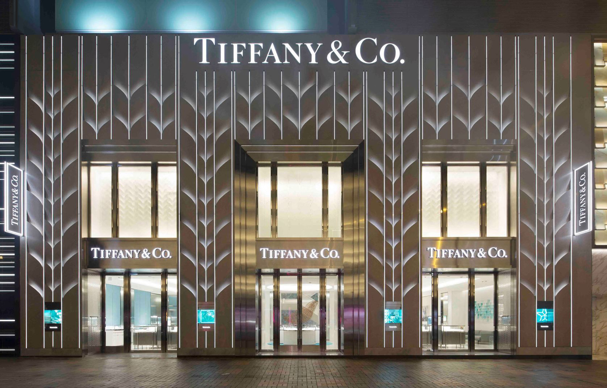 TIFFANY HONG KONG FACADE | CURIOSITY