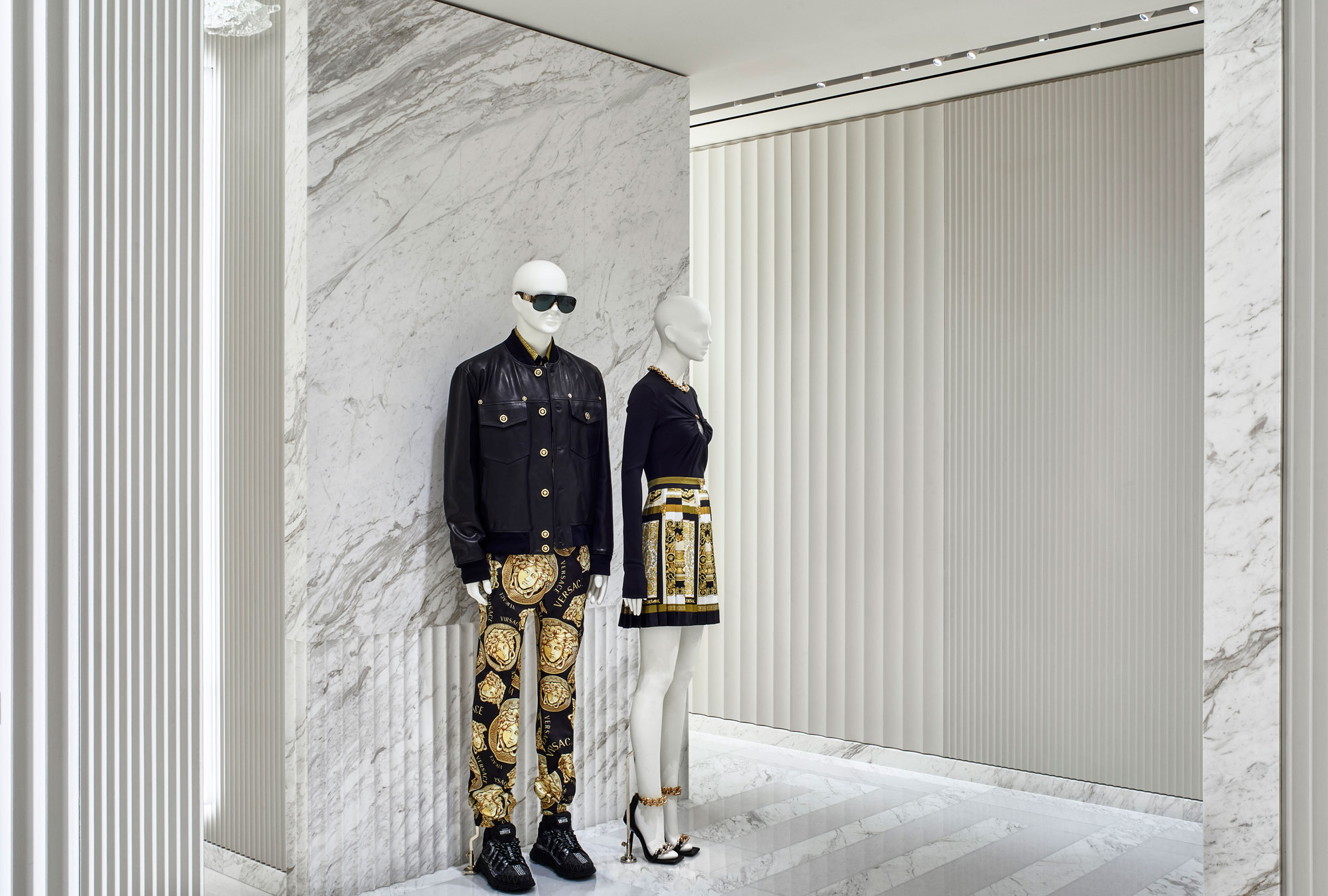VERSACE PARIS | CURIOSITY