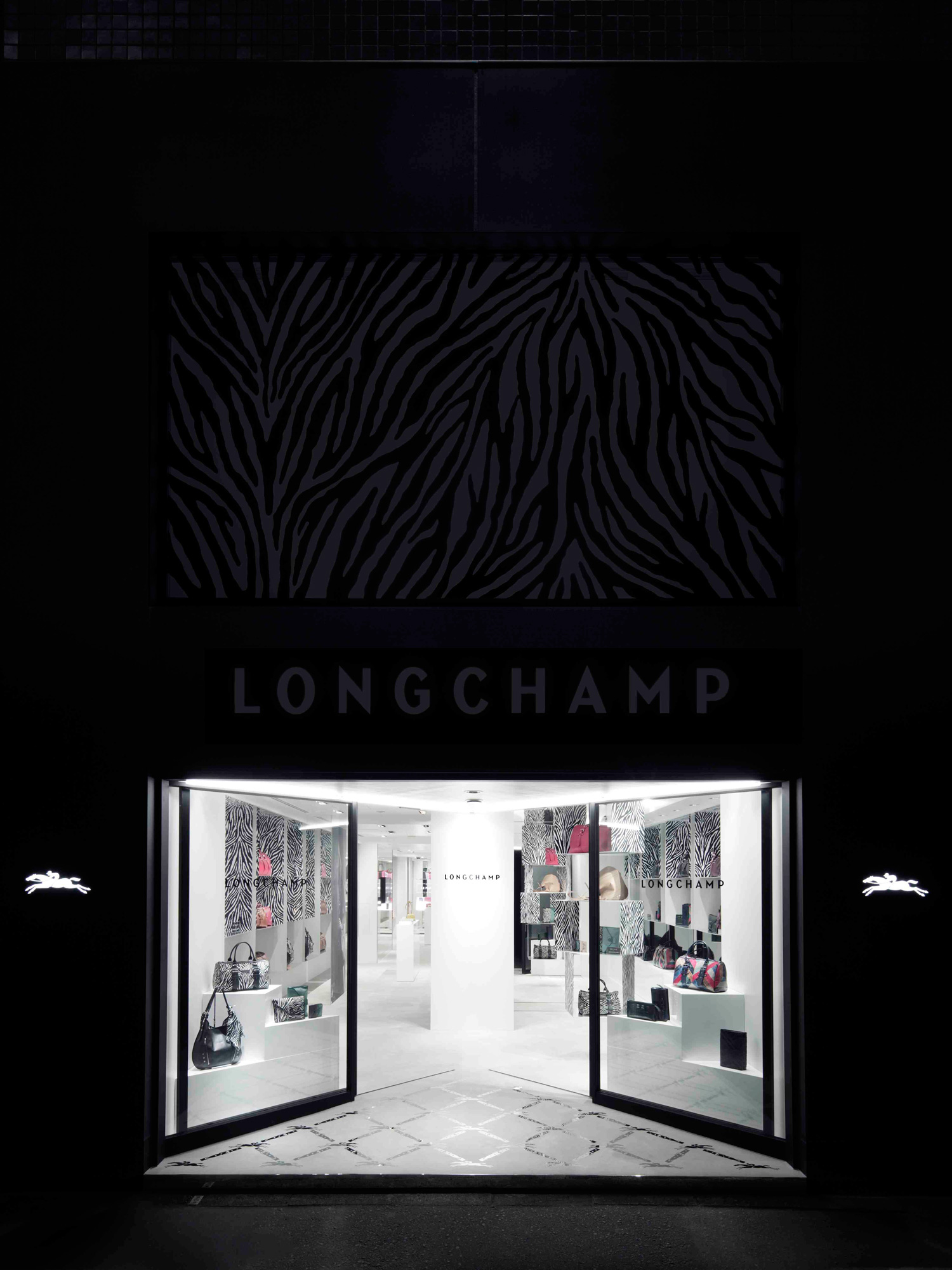LONGCHAMP “FLASH” STORE FACADE | CURIOSITY